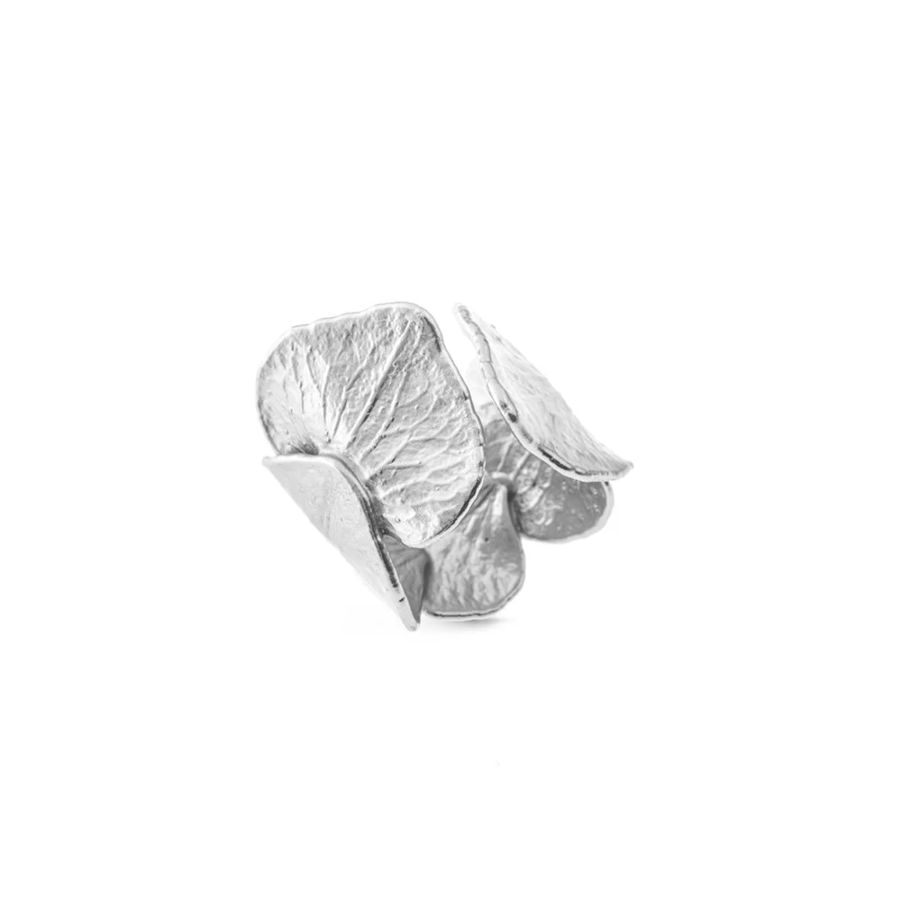 Thallo Electra Hydrangea Ring statement, with wide base, Sterling silver